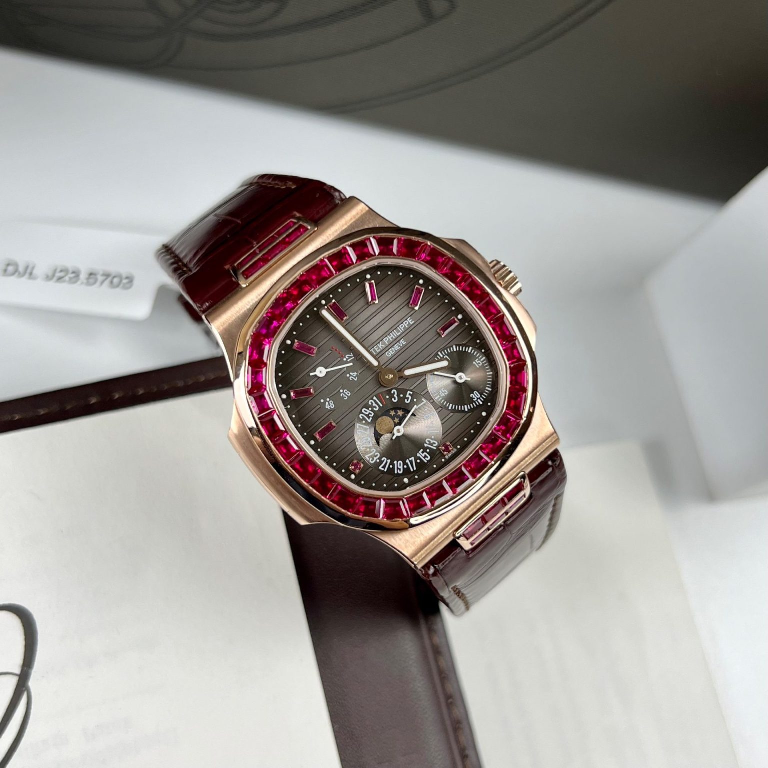 Đồng Hồ Patek Philippe Nautilus 5724R Bọc Vàng Đá Ruby Đỏ Nhà Máy ZF ...
