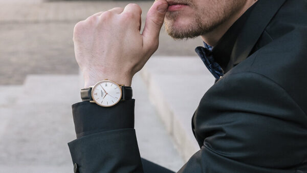 How to Wear and Remove a Watch Correctly - DWatch Luxury's Guide ...